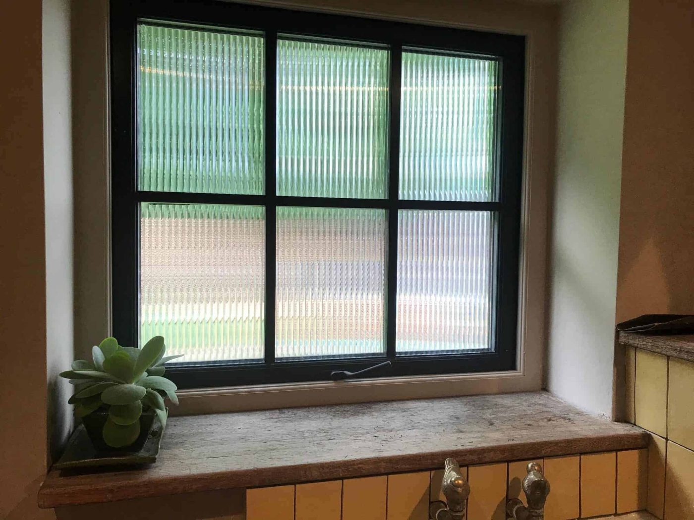 Reeded Glass Film suppliers with a UK fitting service for Business ...